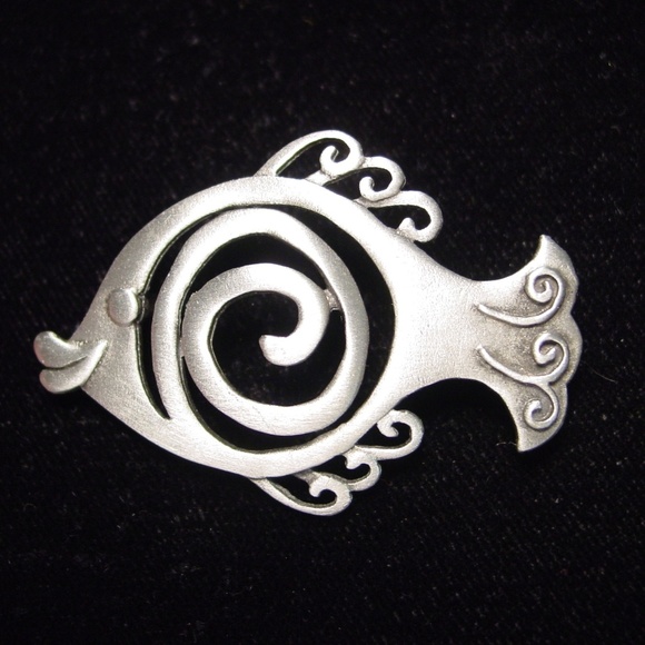 Jonette Jewelry "JJ" | Jewelry | Swirl Fish With Puckered Lips Pin ...